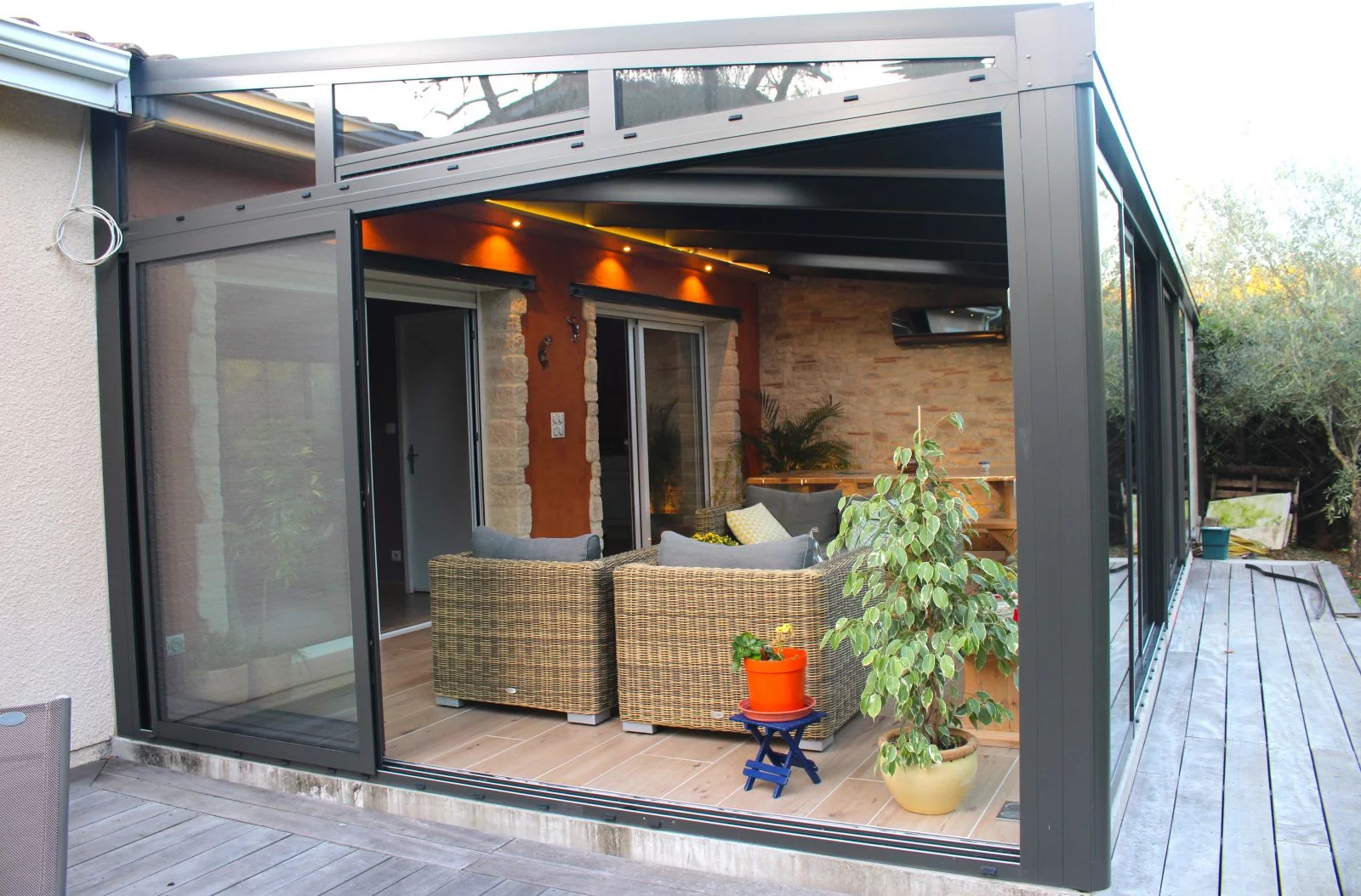 Véranda simple pente avec puits de jour et structure en alu à TABANAC